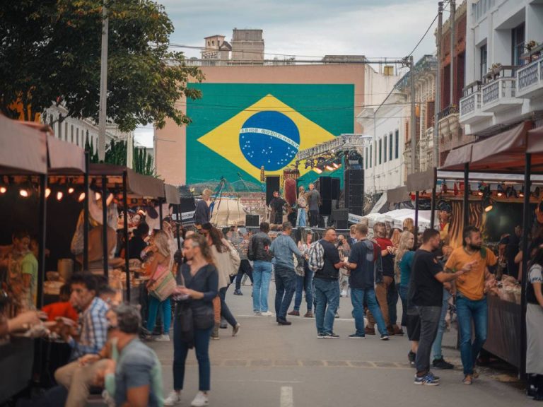A evolução da moda brasileira ao longo das décadas