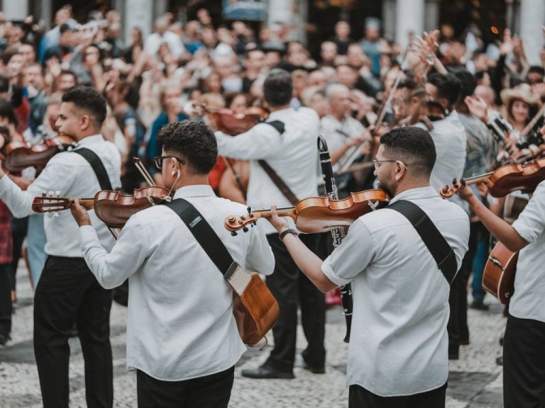 A evolução da moda brasileira ao longo das décadas